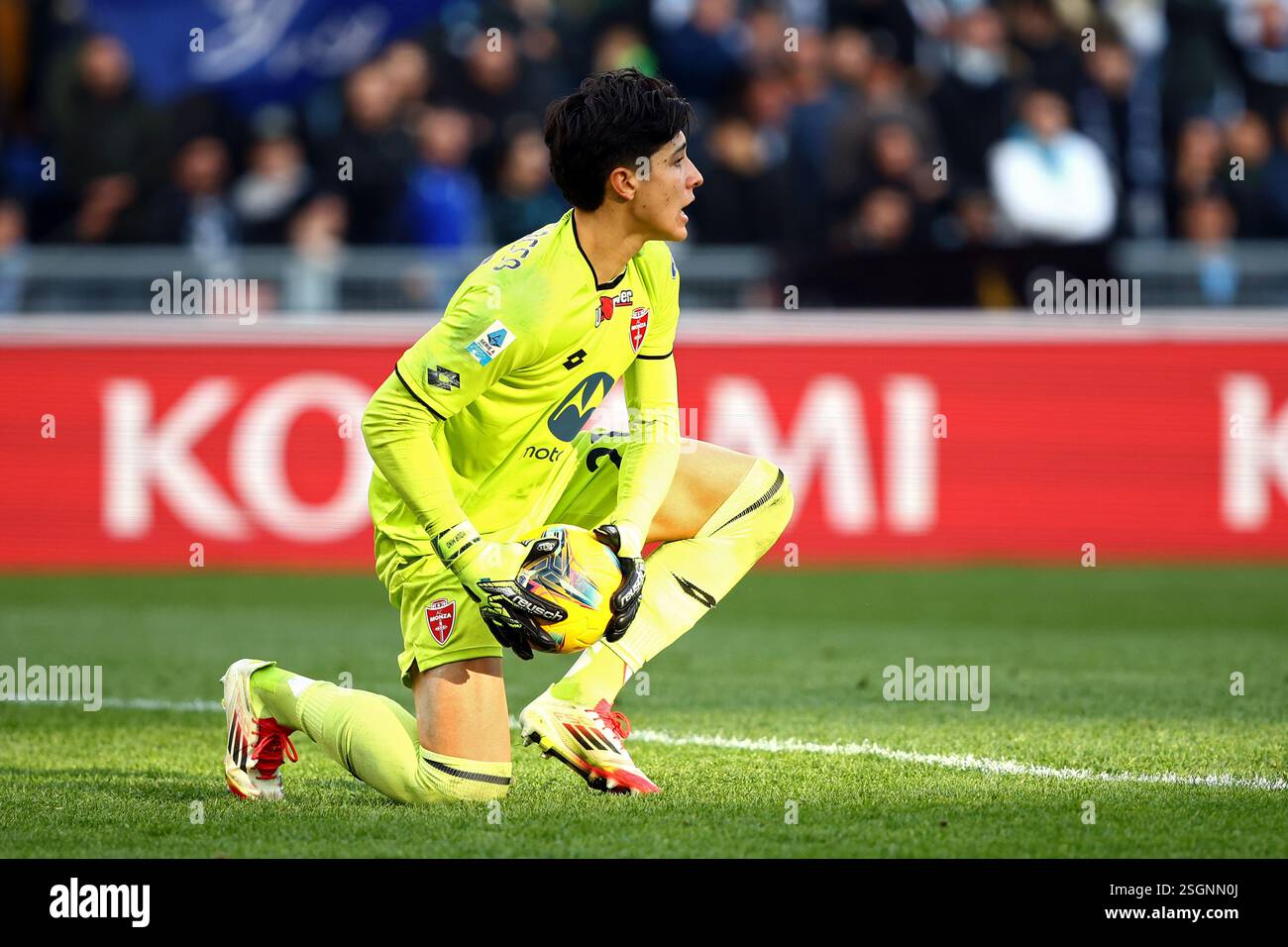 Roma, Italia. 09th Feb, 2025. AC Monza's goalkeeper Semuel Pizzignacco ...