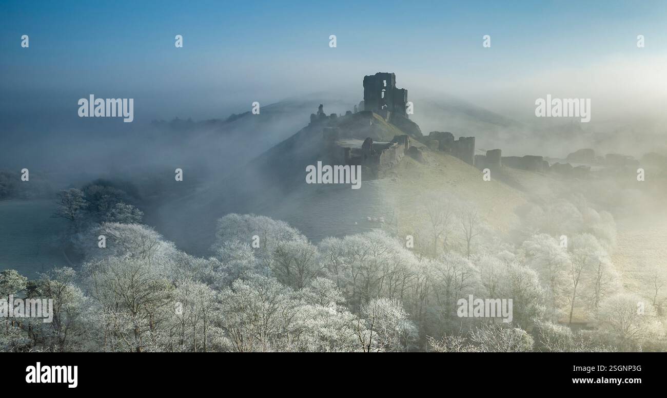 Fog and Frost at Corfe Castle on a winters morning Stock Photo - Alamy