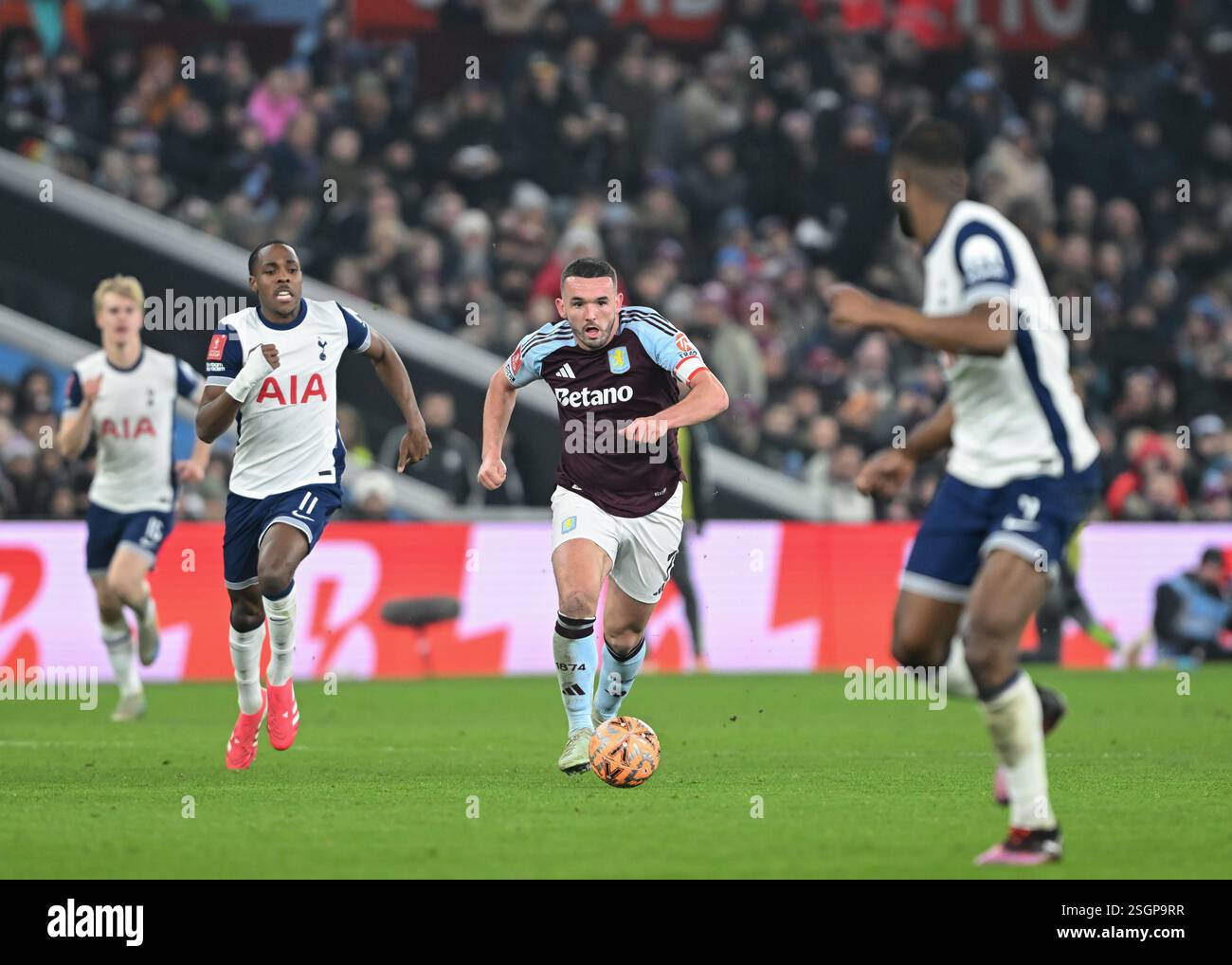 Birmingham, UK. 9th Feb, 2025. John McGinn of Aston Villa breaks ...
