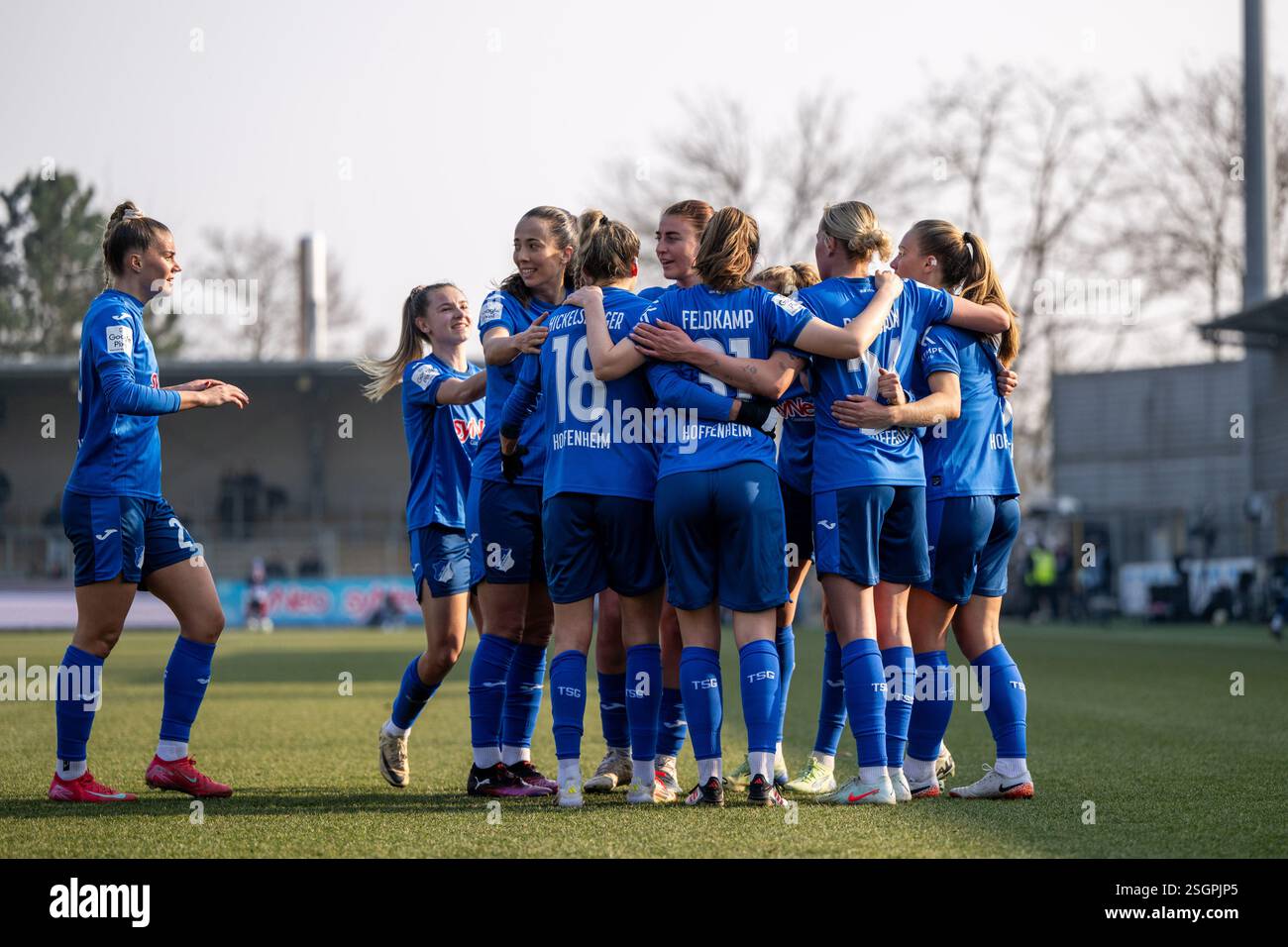 Selina Cerci (TSG Hoffenheim, #29), Michelle Weiß (TSG Hoffenheim, #27 ...