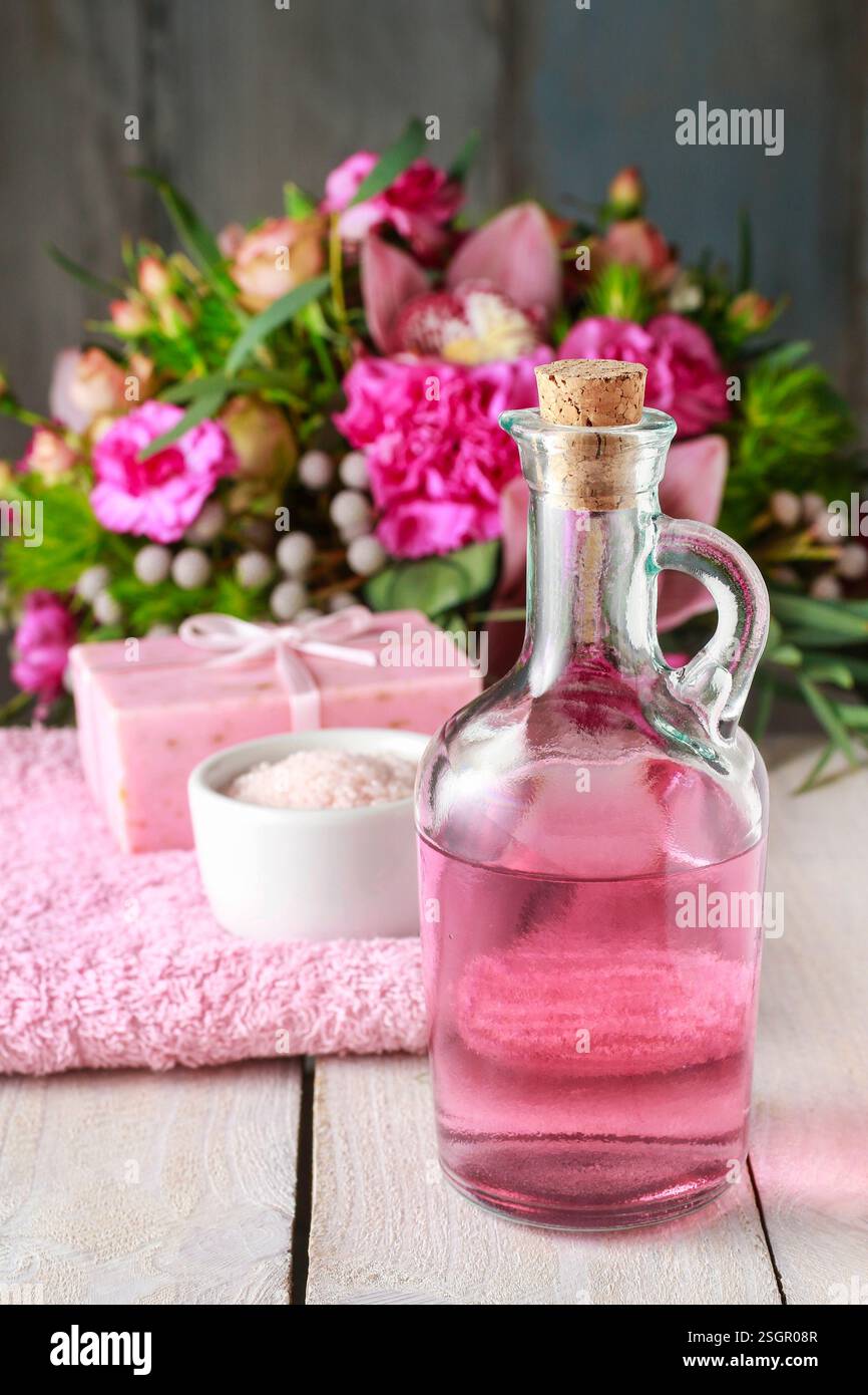 Bottle pink liquid soap hi-res stock photography and images - Alamy
