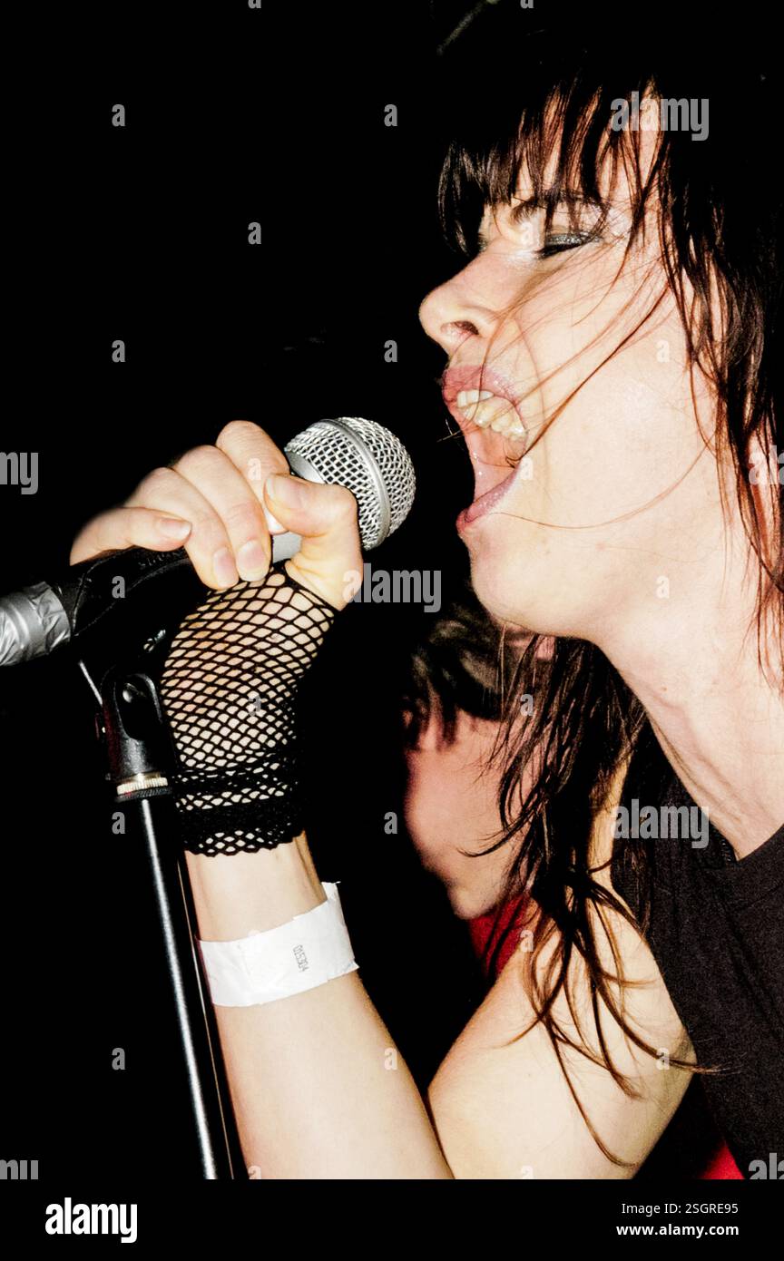 JULIETTE LEWIS AND THE LICKS, SWEATY PUNK GIG, 2005: Hollywood actress ...