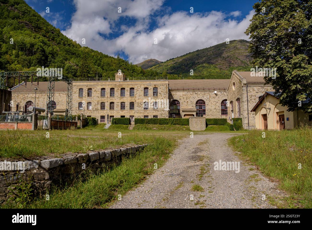 Central hidroelectrica de cabdella hi-res stock photography and images ...