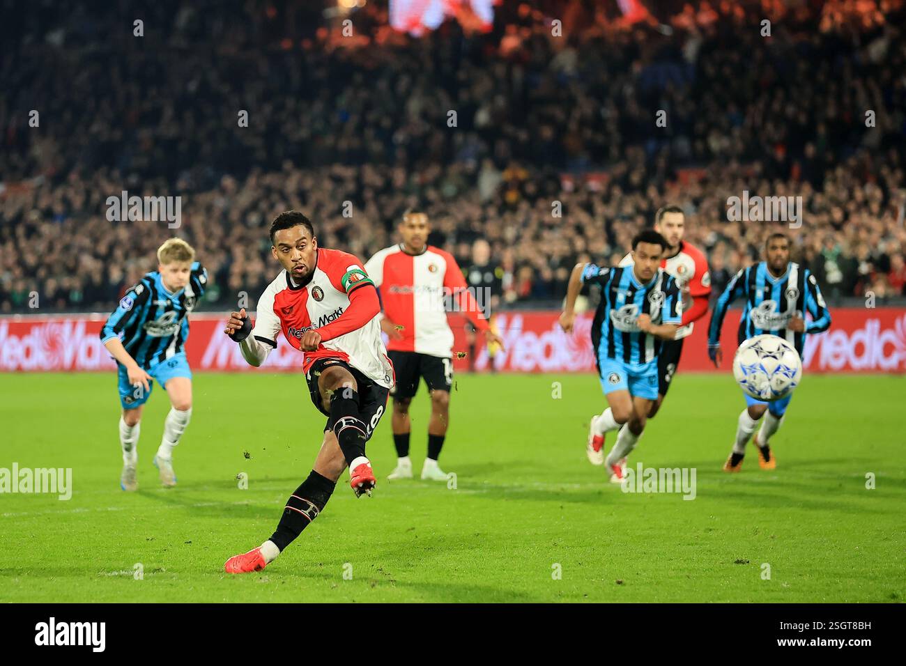 ROTTERDAM, 08-02-2025, Stadium de Kuip, Dutch Eredivisie football ...