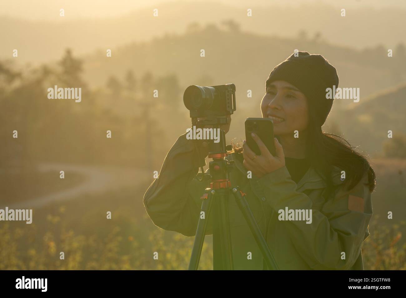 Female travel photographer standing hi-res stock photography and images ...