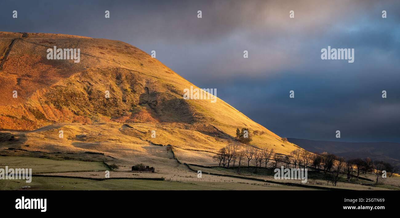 The early morning winter sun lights up the Edale Valley giving the ...