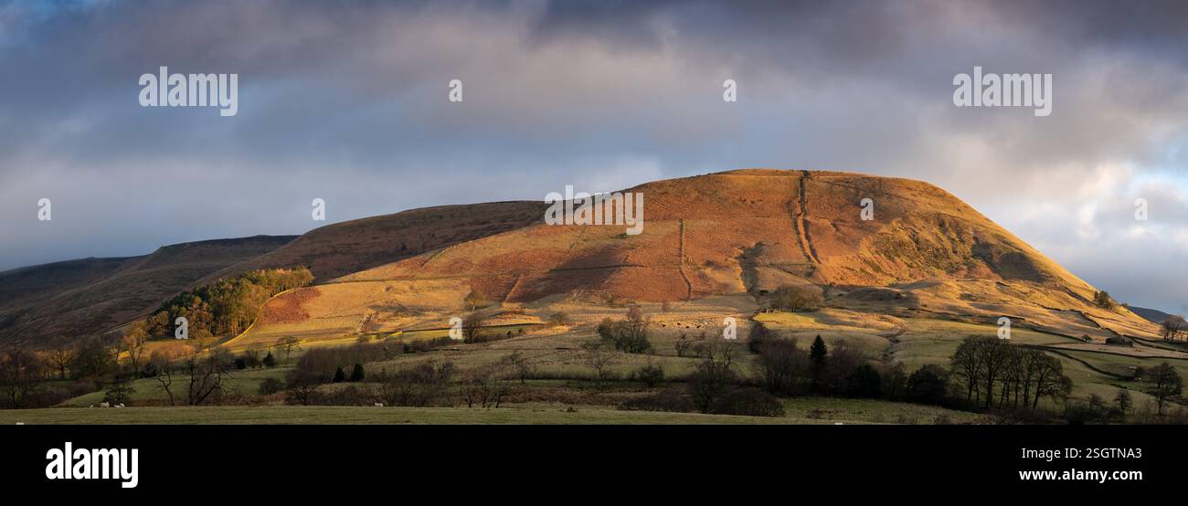 The early morning winter sun lights up the Edale Valley giving the ...