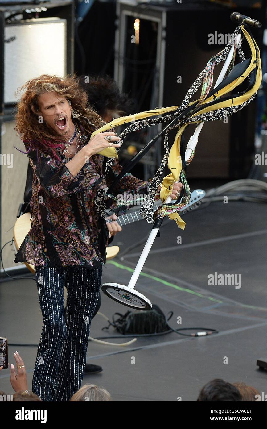 Steven Tyler of Aerosmith performing on NBC's Today Show at Rockefeller ...