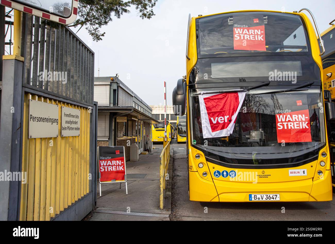 10 . 02 . 2025 , Berlin / Britz : Ganztägiger BVG Warnstreik in Berlin . Foto : BVG Betriebshof ...
