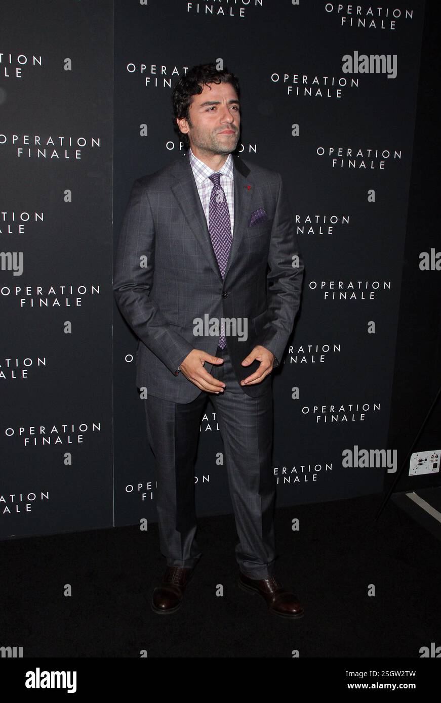 Actor Oscar Isaac arriving at the premiere of 'Operation Finale' at the ...