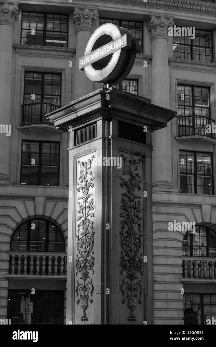 Bank underground station sign Black and White Stock Photos & Images - Alamy
