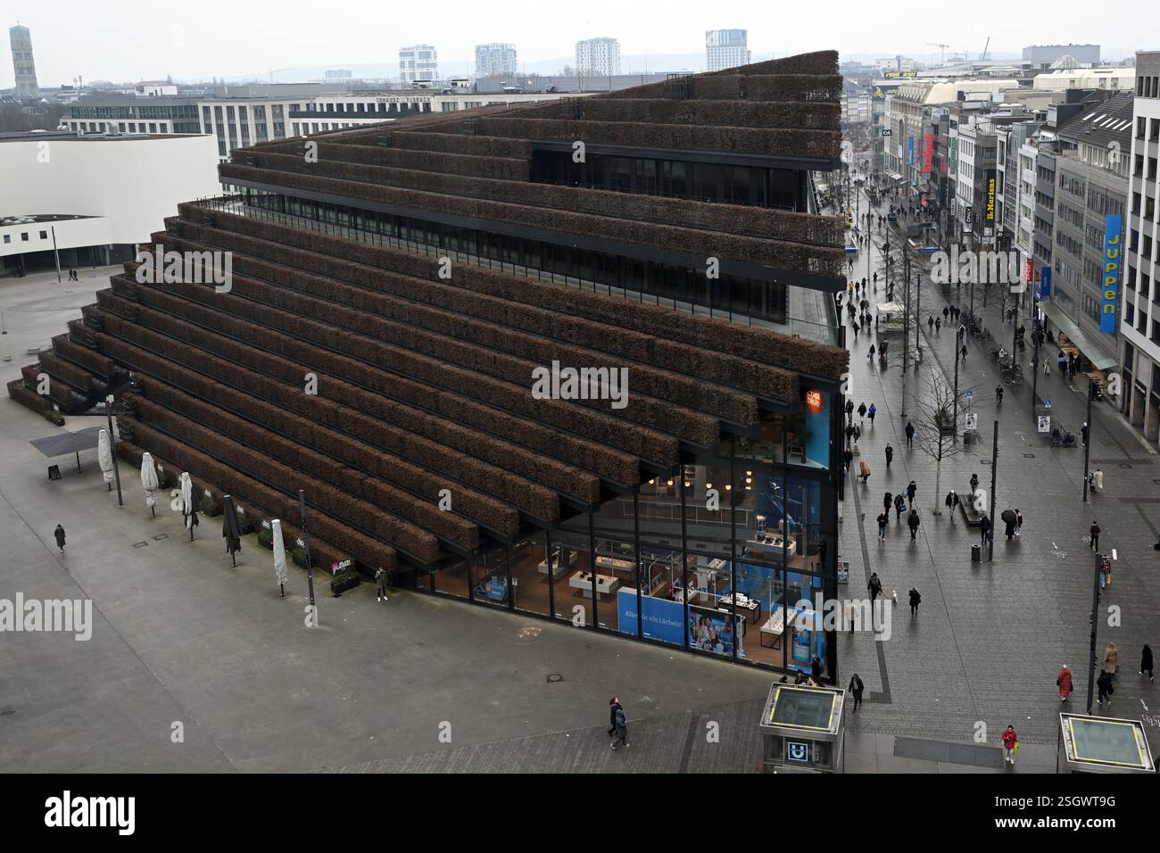Duesseldorf, Germany. 10th Feb, 2025. Passers-by walk past the "Kö ...