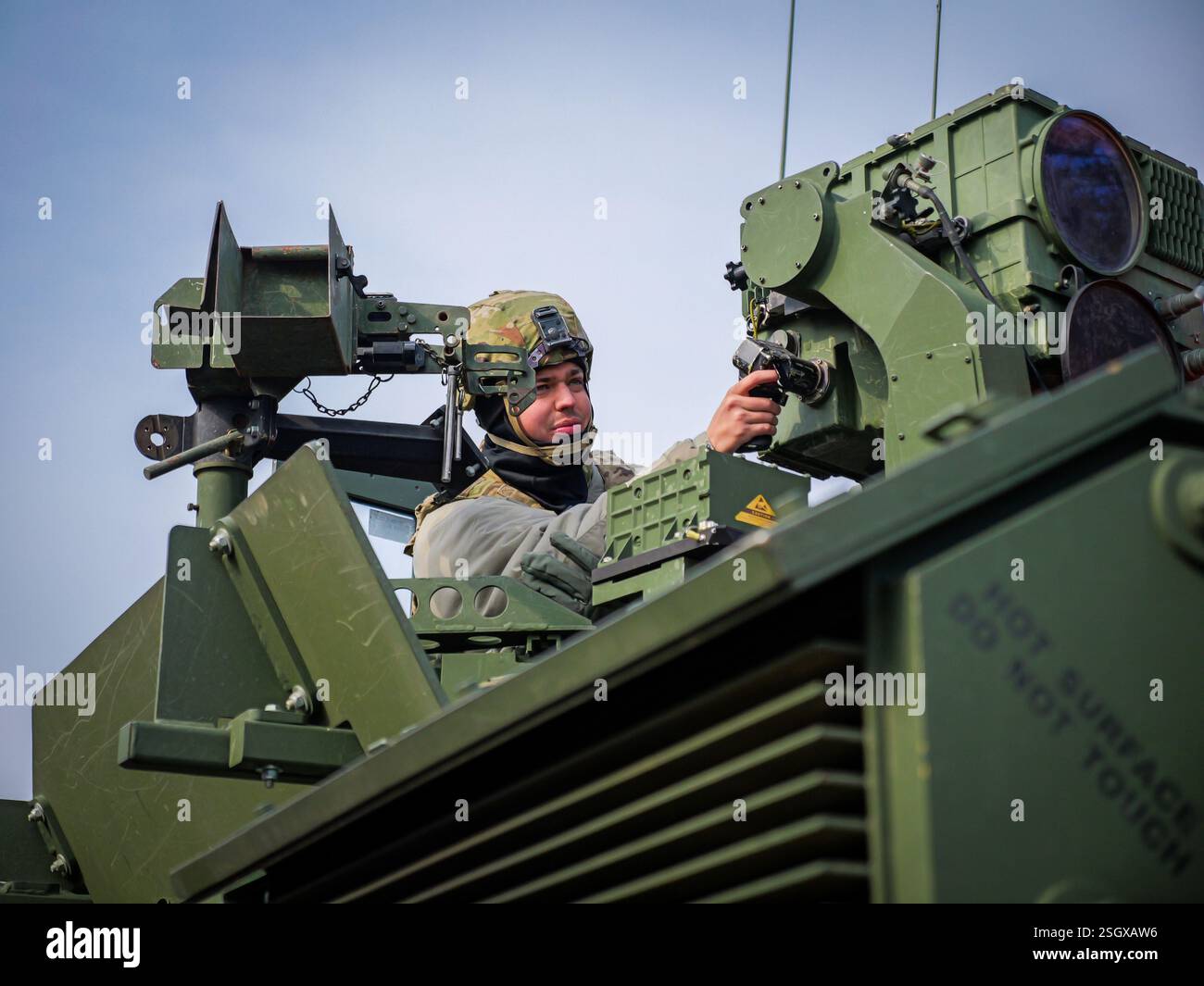 Pocheon, South Korea. 09th Feb, 2025. A U.S. soldier adjusts the sight ...