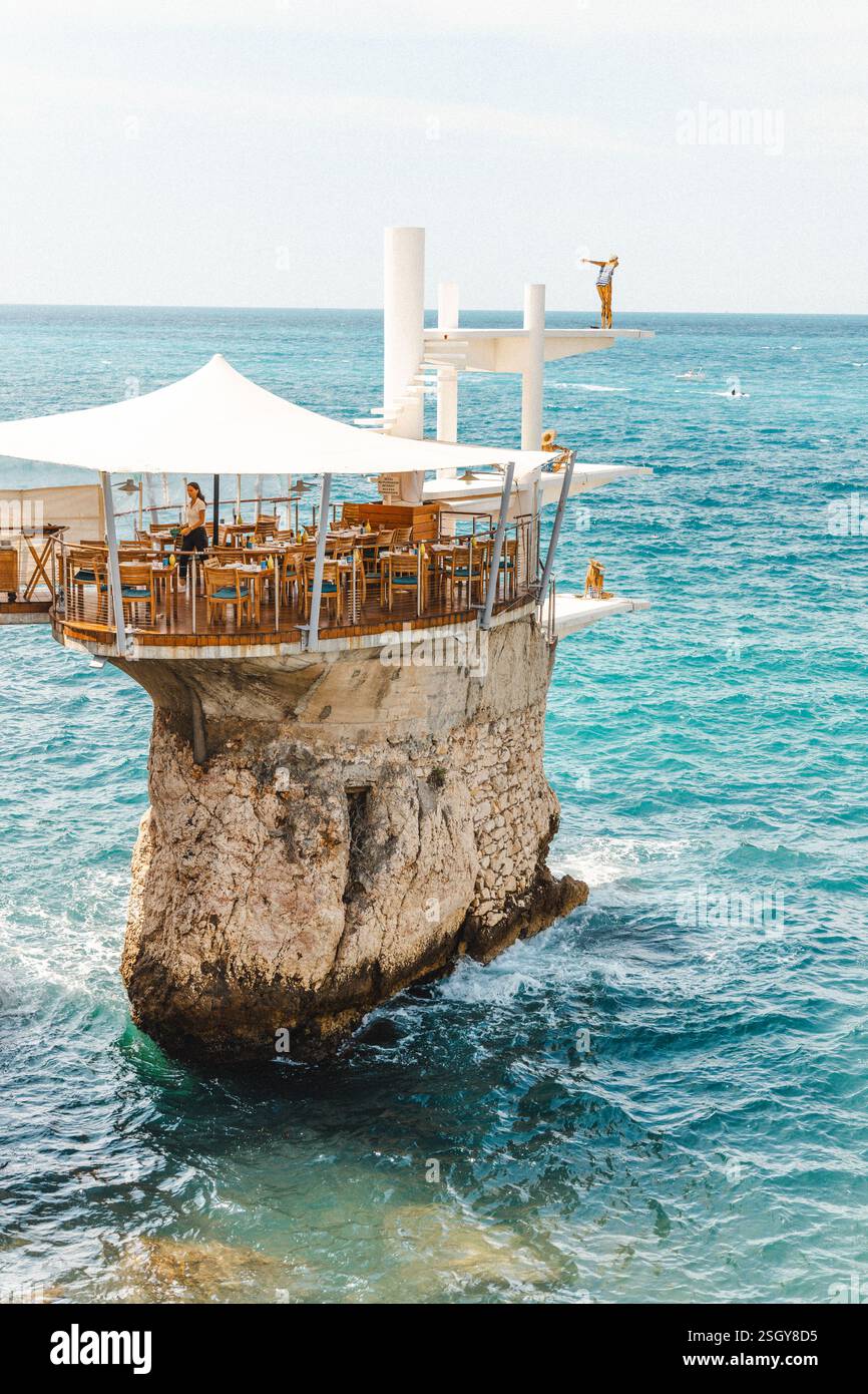 Le Plongeoir - Restaurant bord de l'eau Nice Stock Photo - Alamy