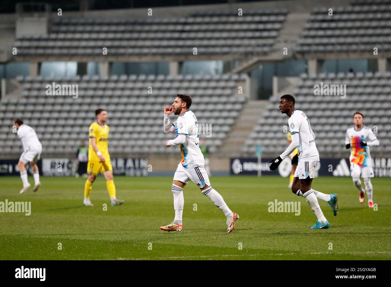 20 Julien LOPEZ (pfc) during the Ligue 2 BKT match between Paris FC and ...