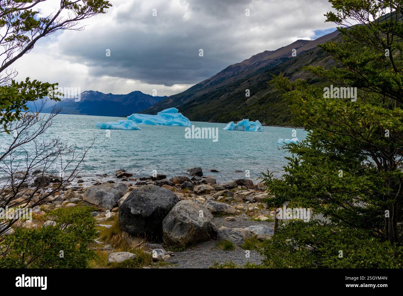 Perito Moreno famous glacier in Patagonia, EL Calafate, Argentina. Deep ...