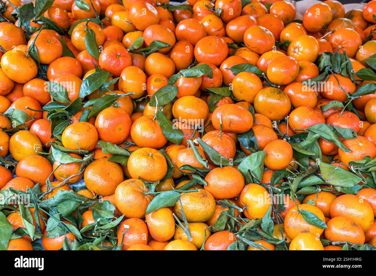 Pile of clementines for sale seen at a market Stock Photo - Alamy