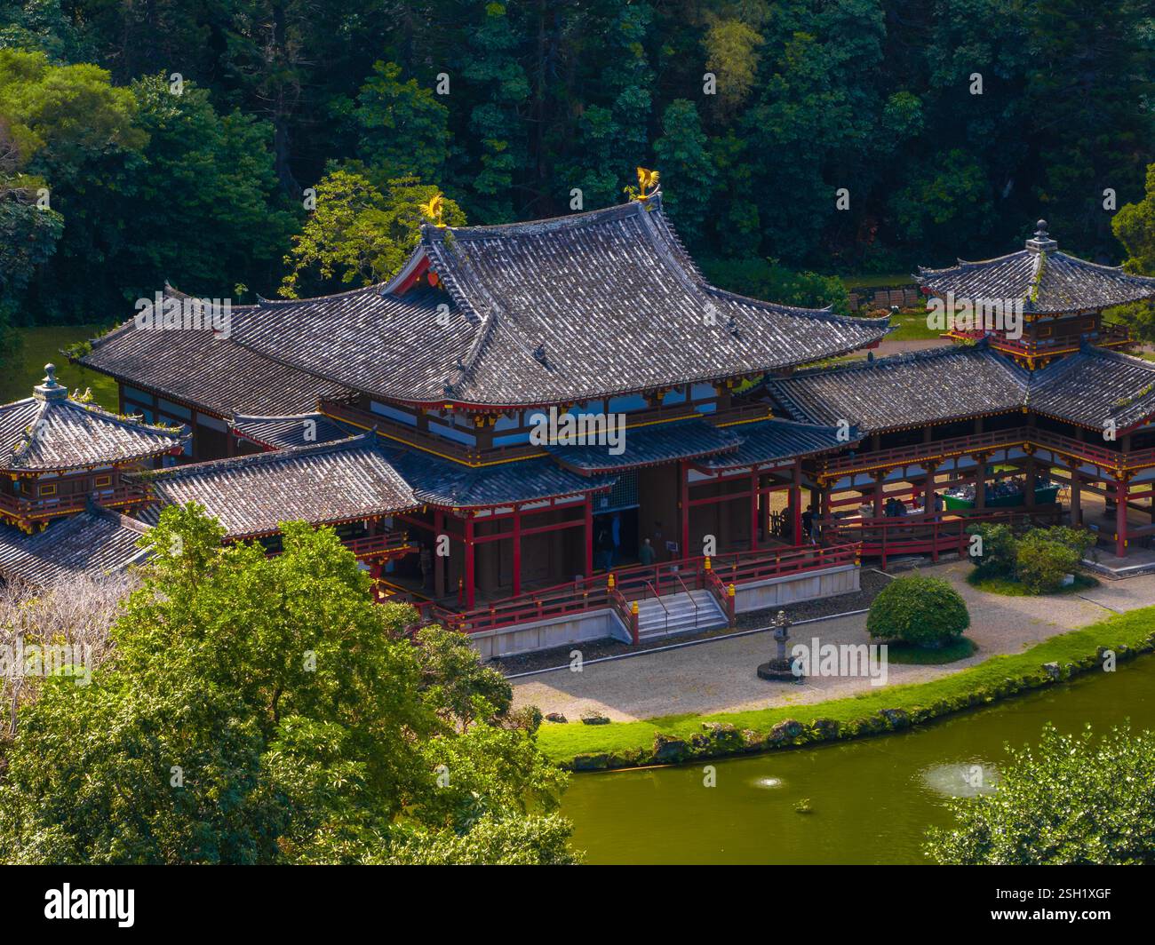 Byodo In Temple with Lush Greenery in Valley of the Temples, Oahu Stock ...