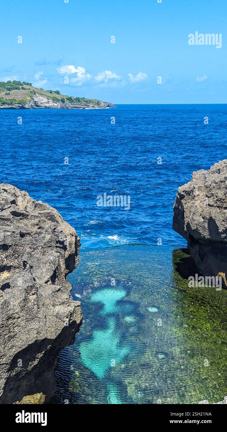 Coastline lava rocks crystal clear hi-res stock photography and images ...