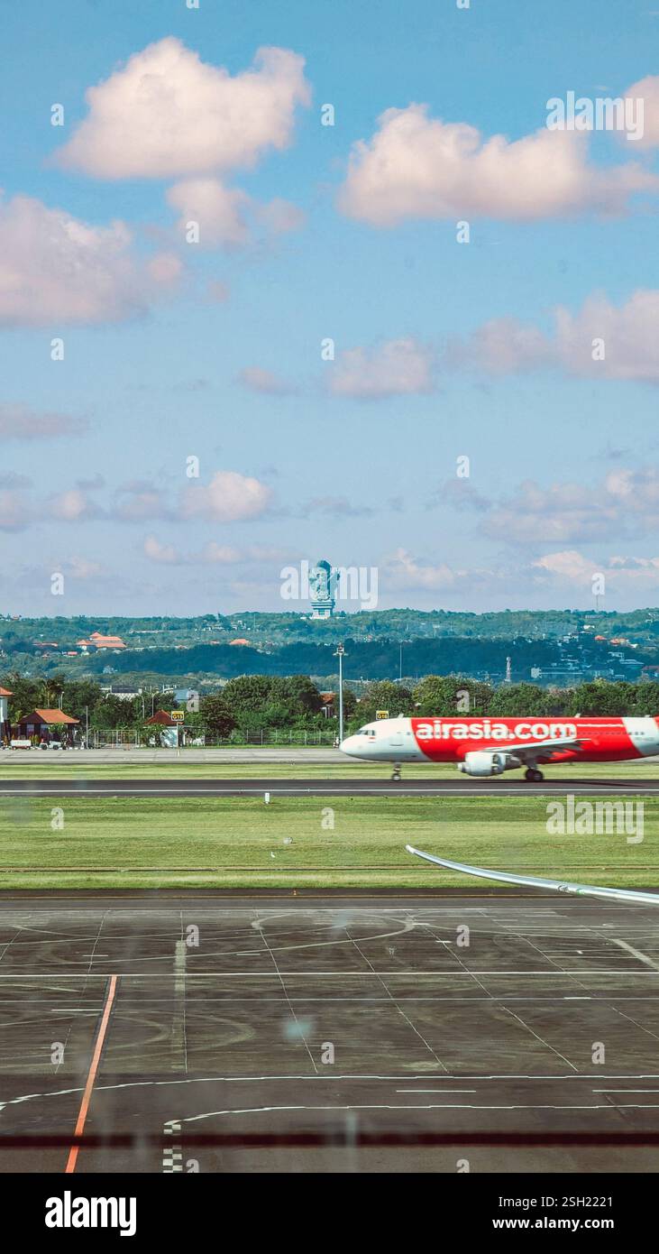 Airplane taking off in sky hi-res stock photography and images - Alamy