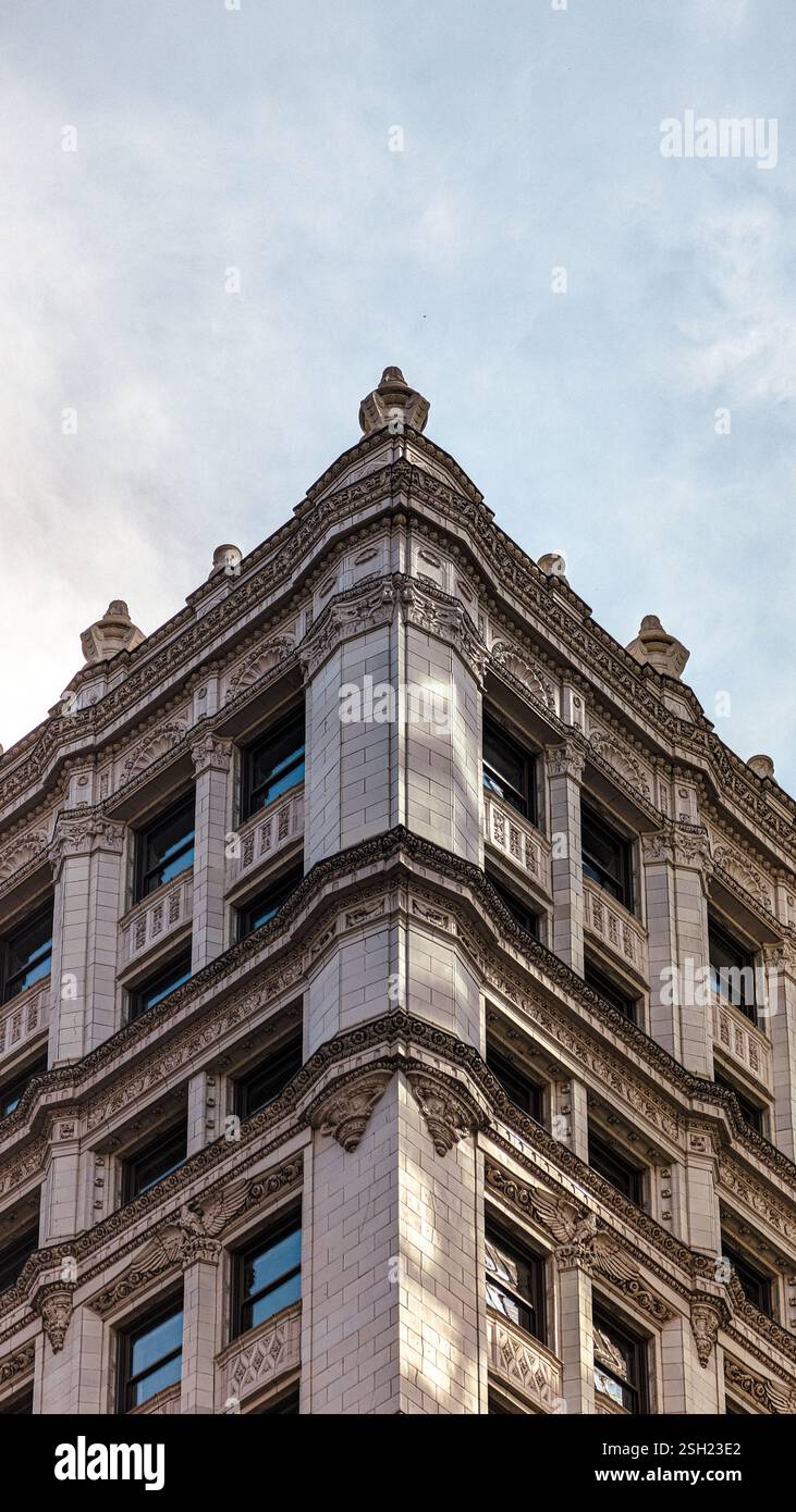 Chicago building architecture windows hi-res stock photography and ...