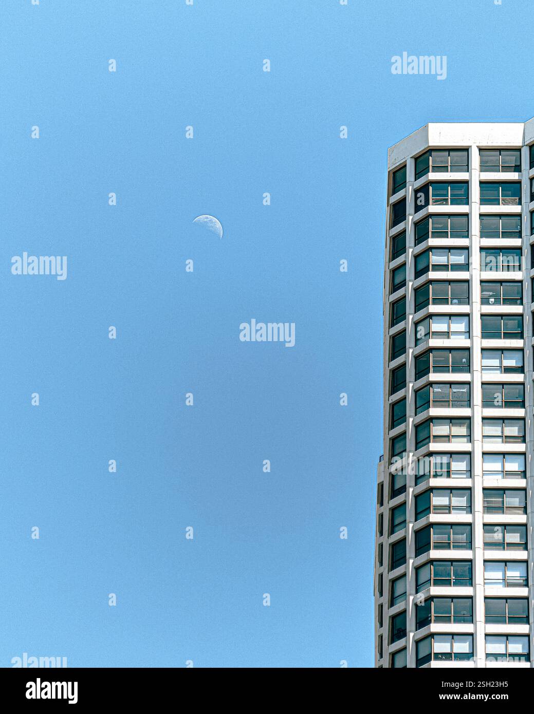 Crescent moon visual hi-res stock photography and images - Alamy