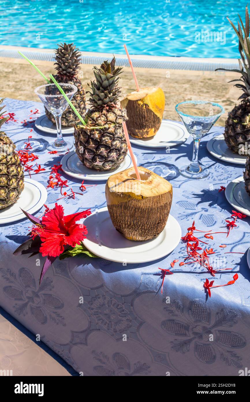 Pool party party pina colada hi-res stock photography and images - Alamy