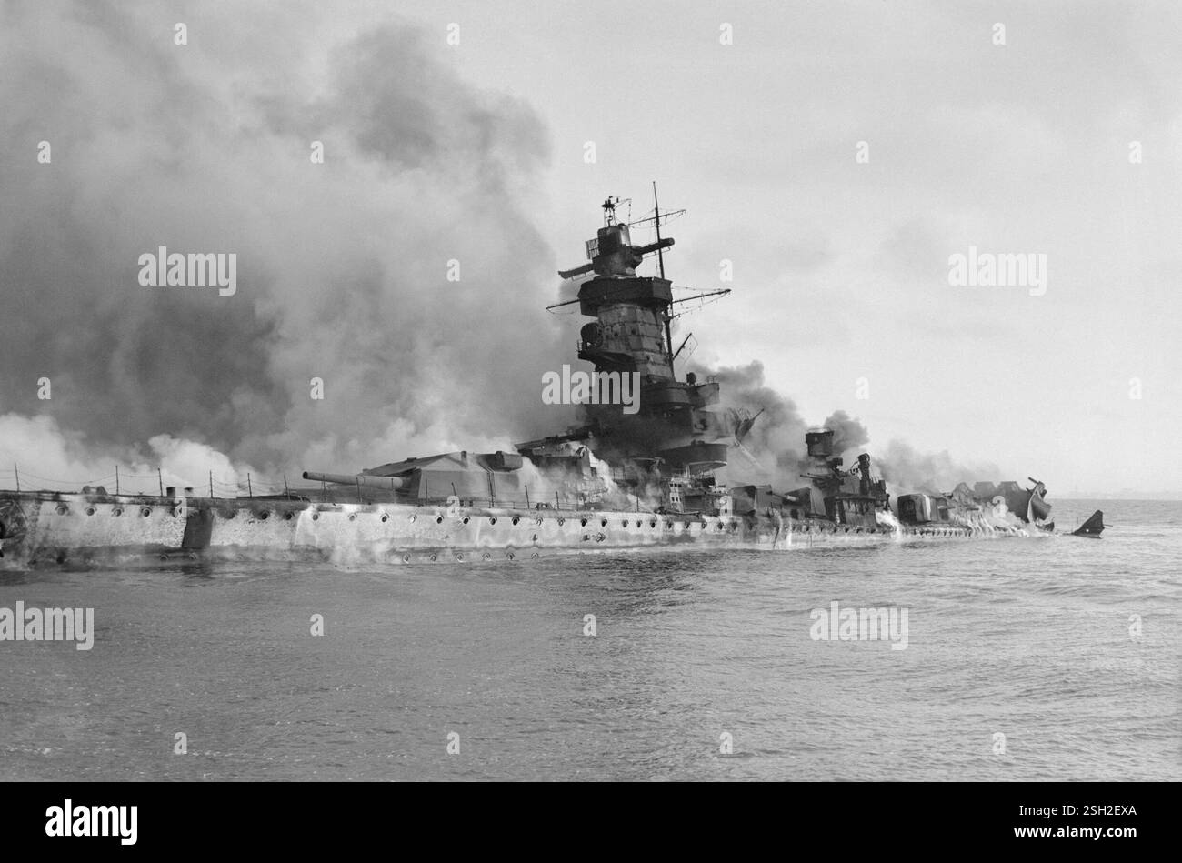 MONTEVIDEO, URUGUAY - 17 December 1939 - The German battleship Admiral ...