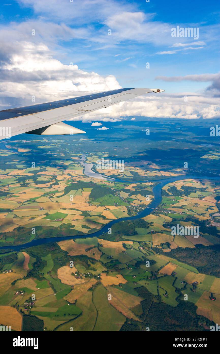 Capturing breathtaking terrains as an airplane approaches Oslo ...