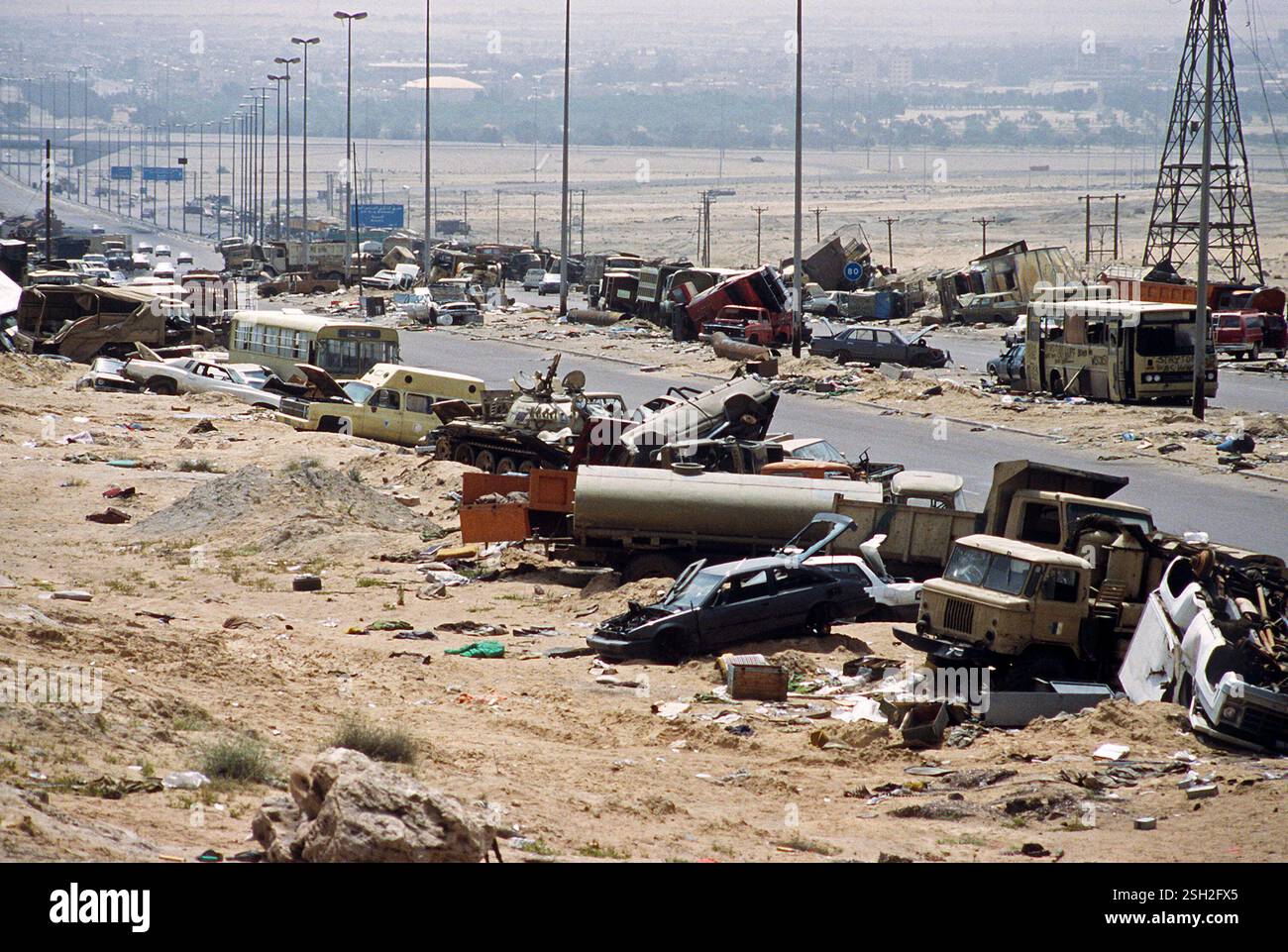 Highway of death gulf war hi-res stock photography and images - Alamy