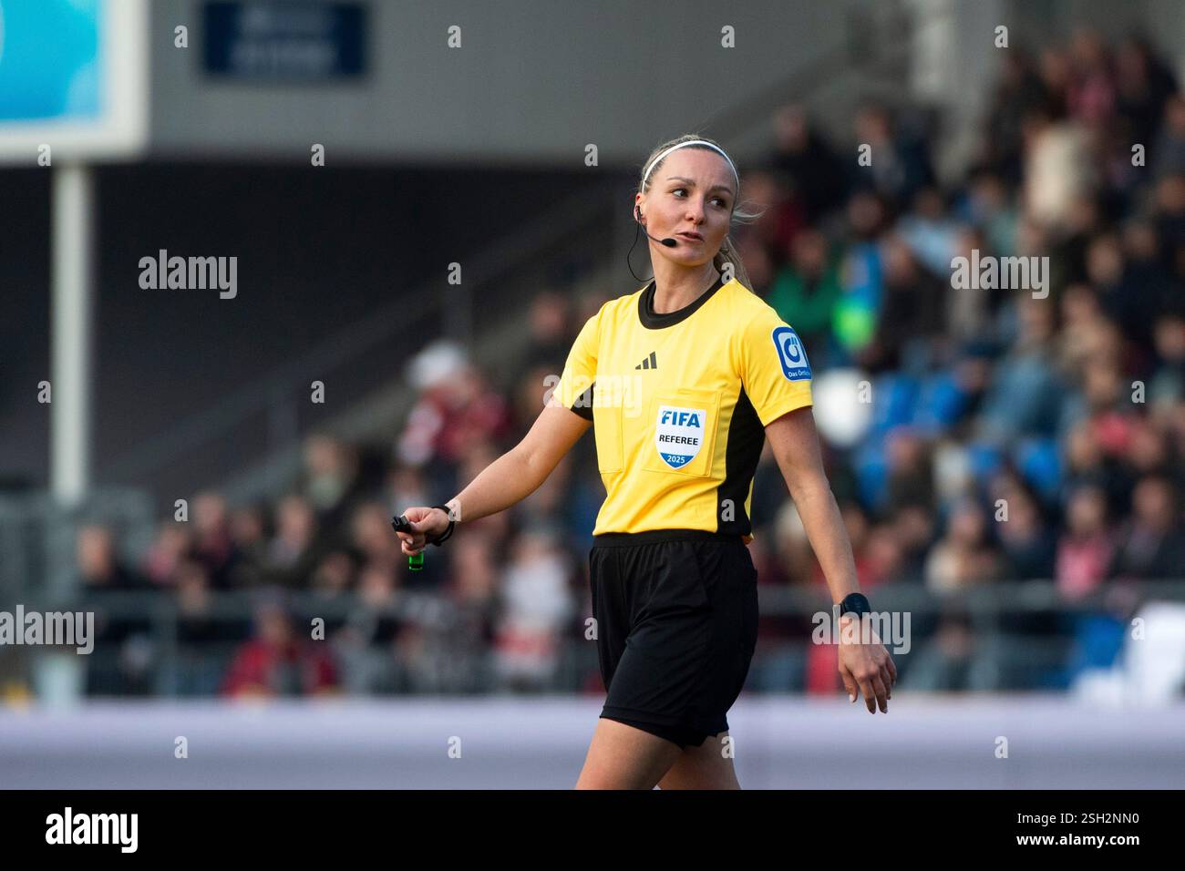 Schiedsrichterin Fabienne Michel, GER, TSG 1899 Hoffenheim vs FC Bayern ...
