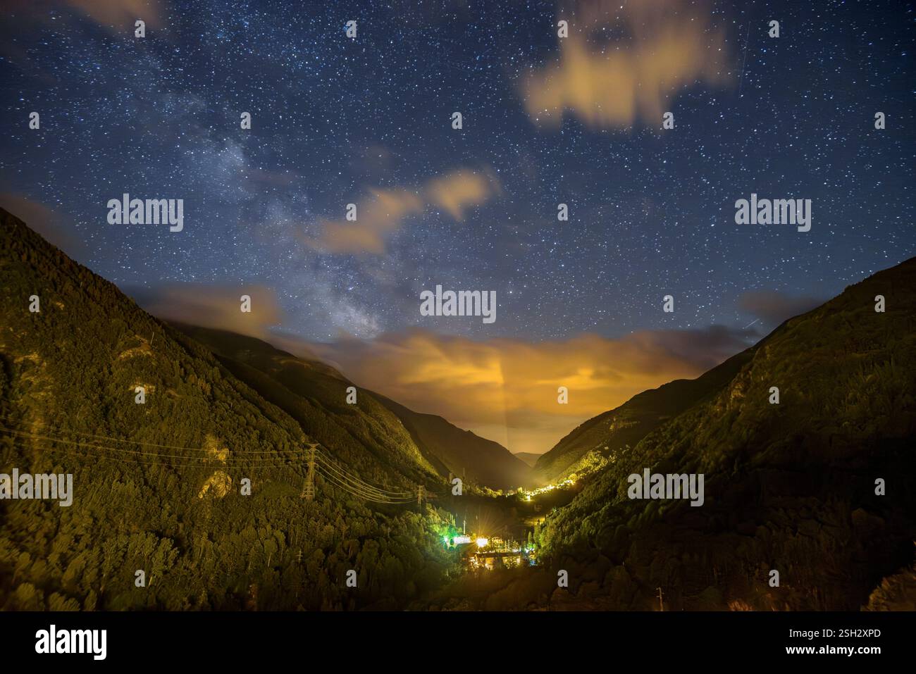 Pueblos afuera hi-res stock photography and images - Alamy