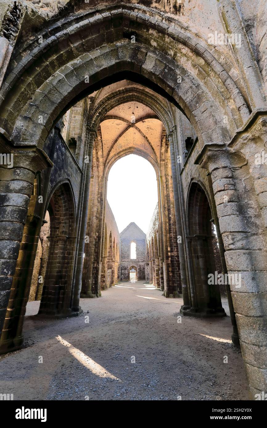 266 The Romanesque-Gothic ruins of the Saint-Mathieu de Fine-Terre ...
