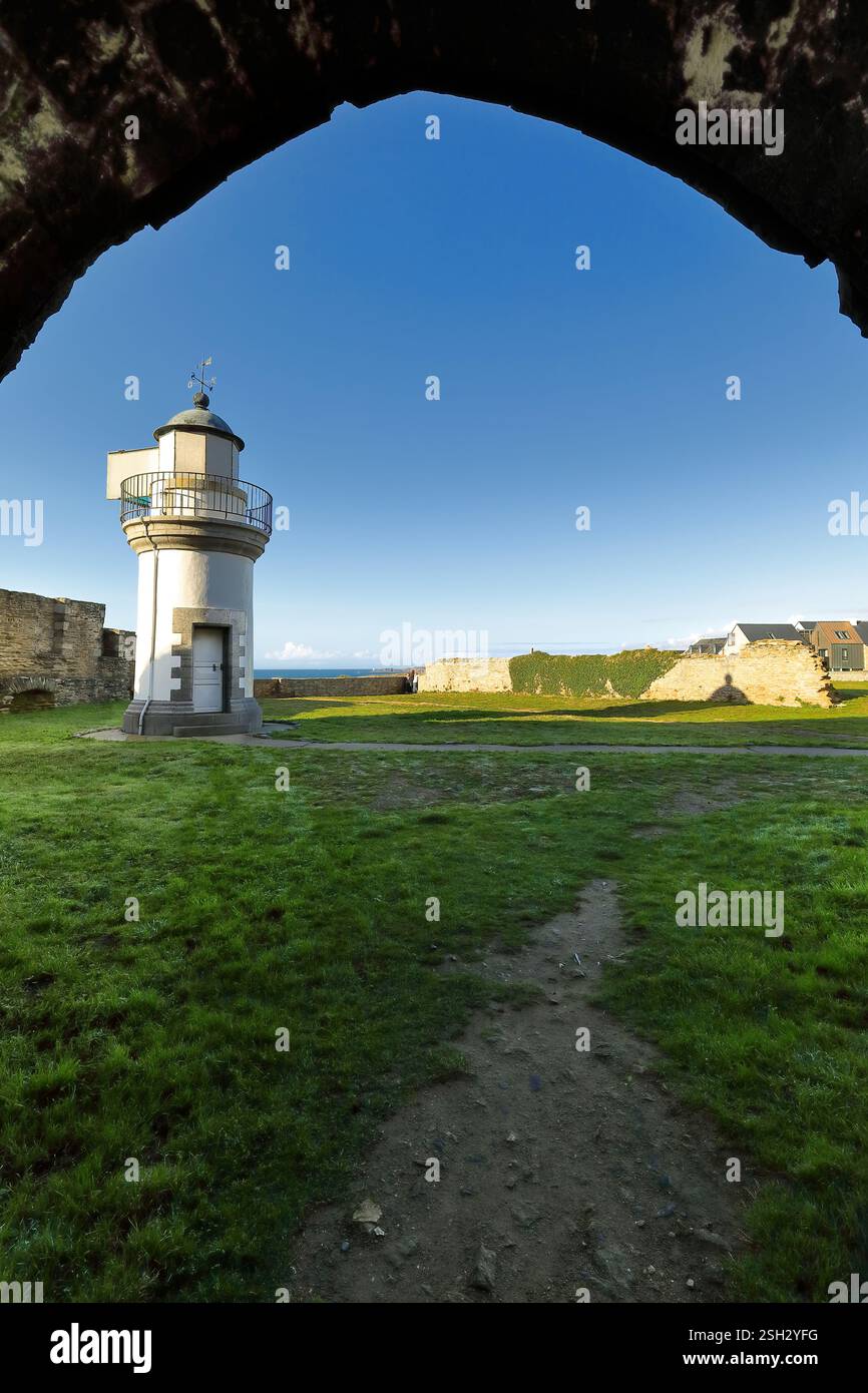 270 Saint-Mathieu Lighthouse directional reinforcement light on the ...