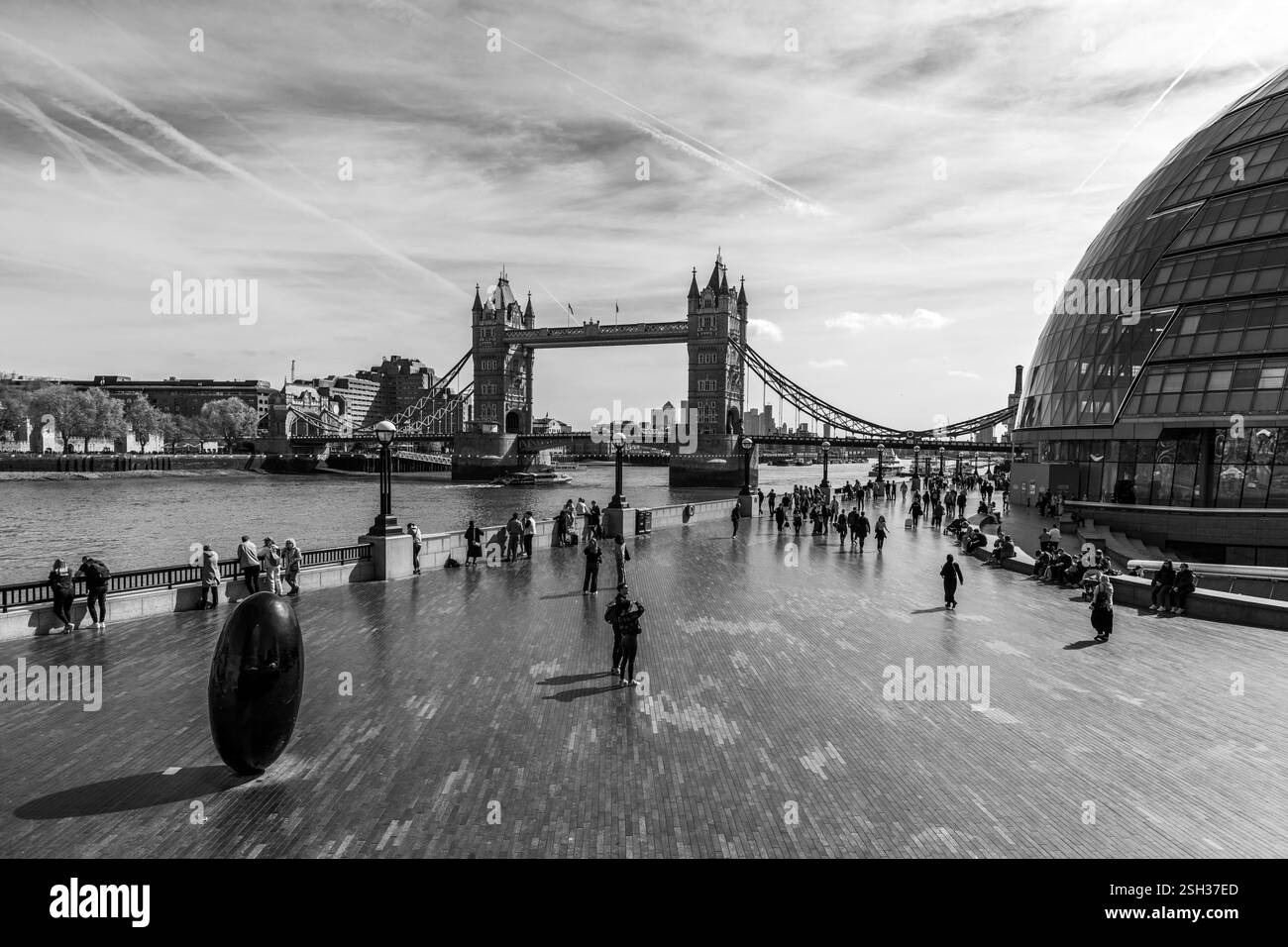 London bridge travel architecture Black and White Stock Photos & Images ...