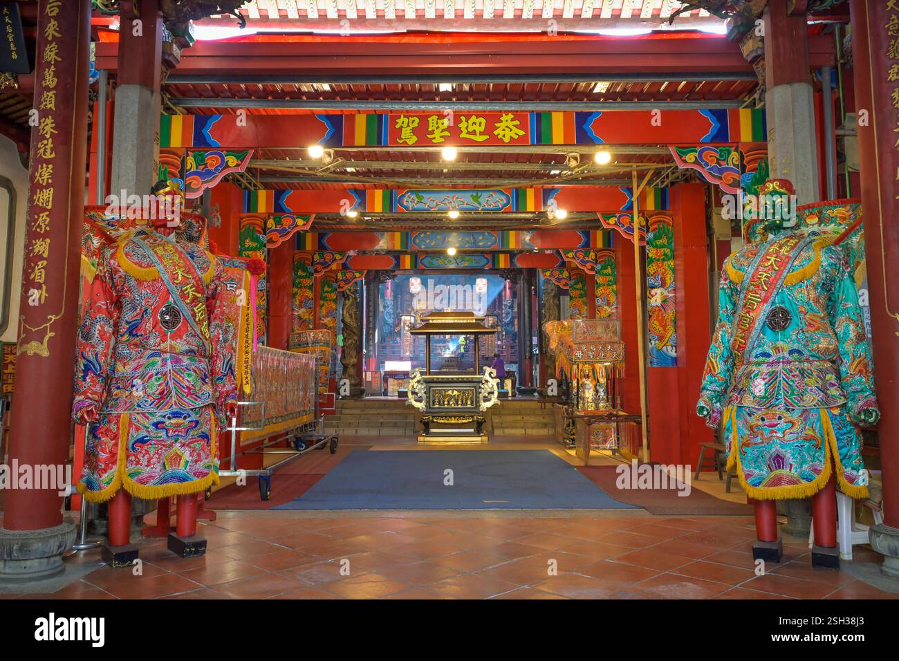 Wächterfiguren im Vorraum, Tainan Grand Mazu Temple, Yongfu Rd, West ...