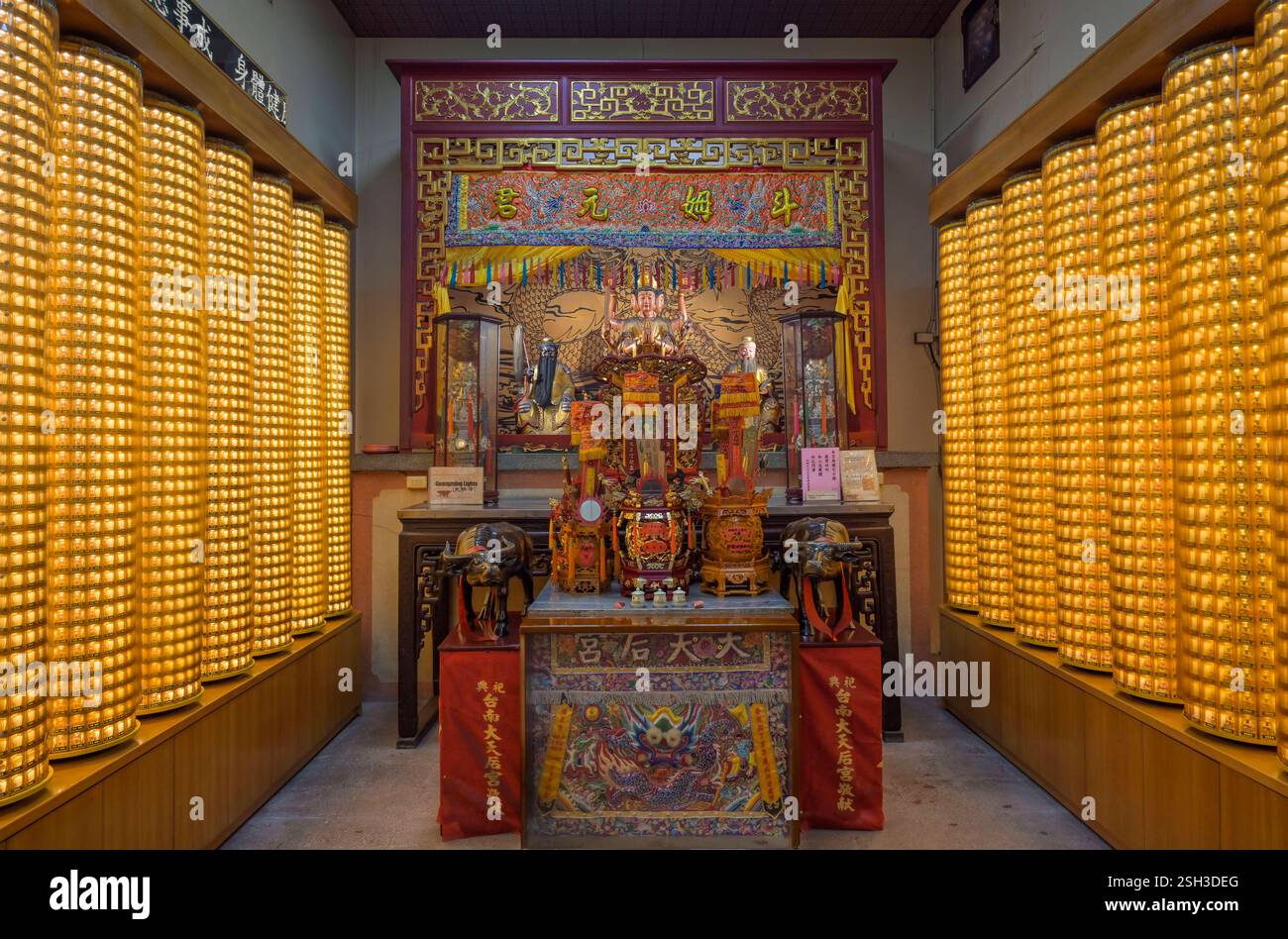 Nebenraum, kleiner Altar, Tainan Grand Mazu Temple, Yongfu Rd, West ...