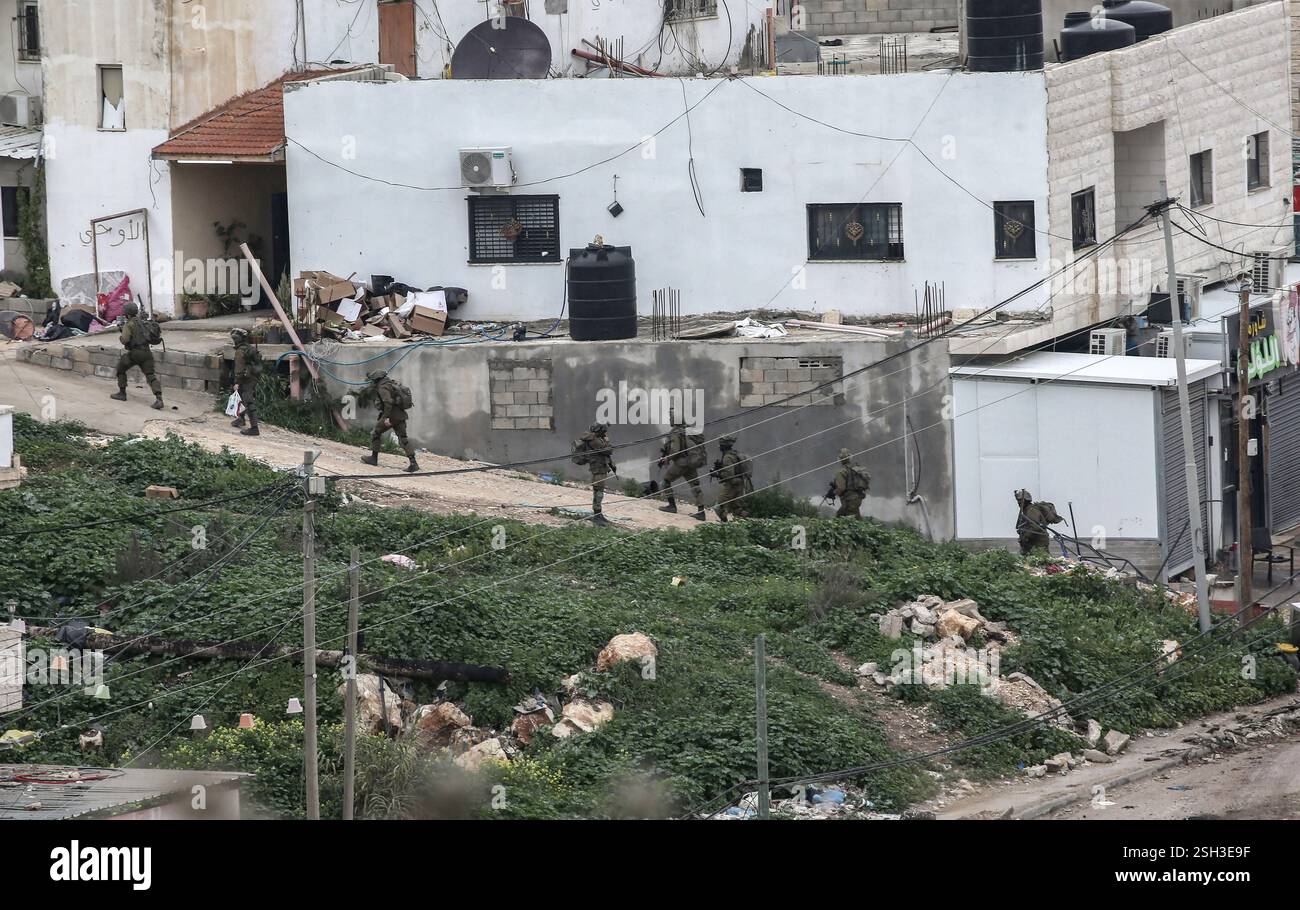 Tubas, Palestine. 10th Feb, 2025. Israeli soldiers storm Palestinian ...