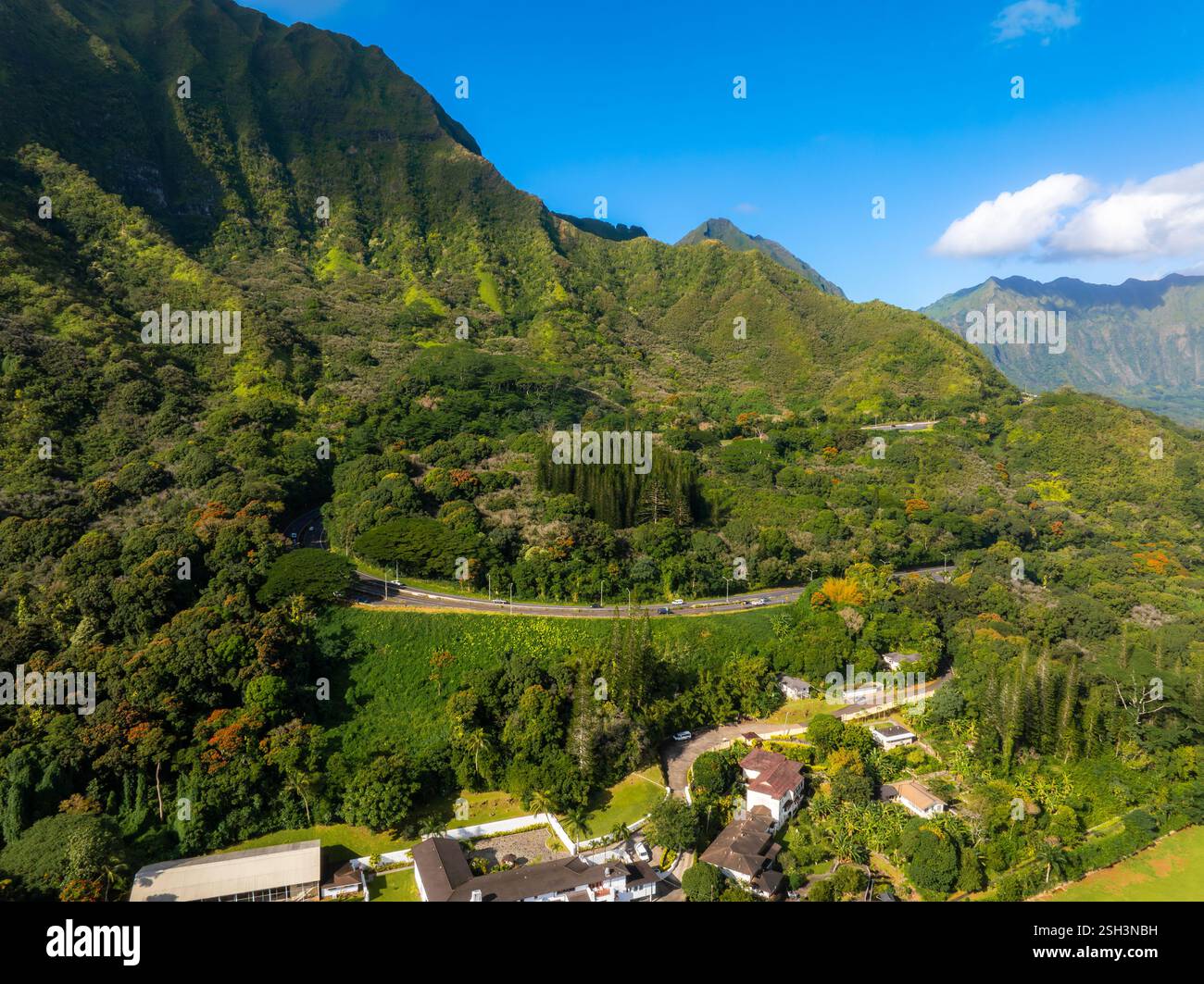 Lush Green Mountains and Residential Area on Oahu Island, Hawaii Stock ...