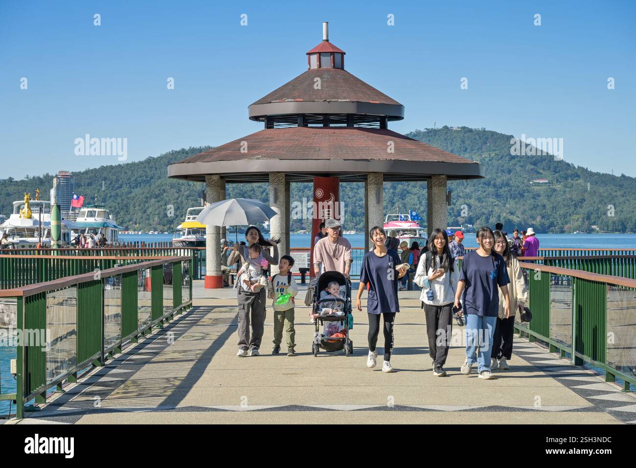 Touristen, Pier, Ita Thao, Sonne-Mond-See, Yuchi Township, Nantou ...