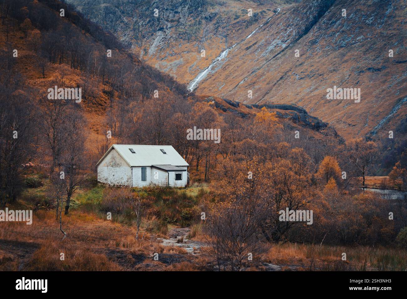 Mountain bothy scotland hi-res stock photography and images - Alamy