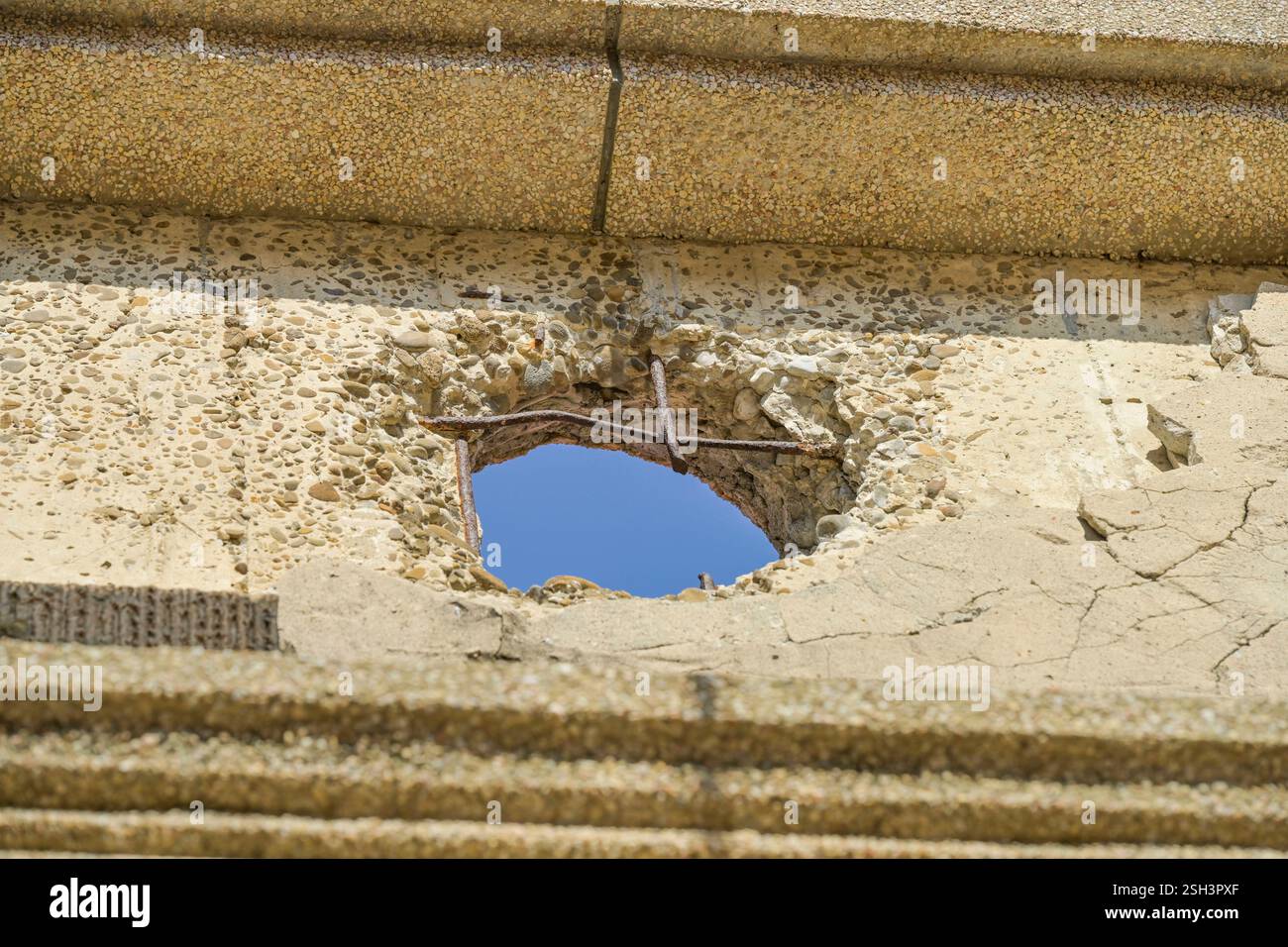 Einschussloch, Kriegschäden 2ter Weltkrieg, Dach, Hayashi Department ...