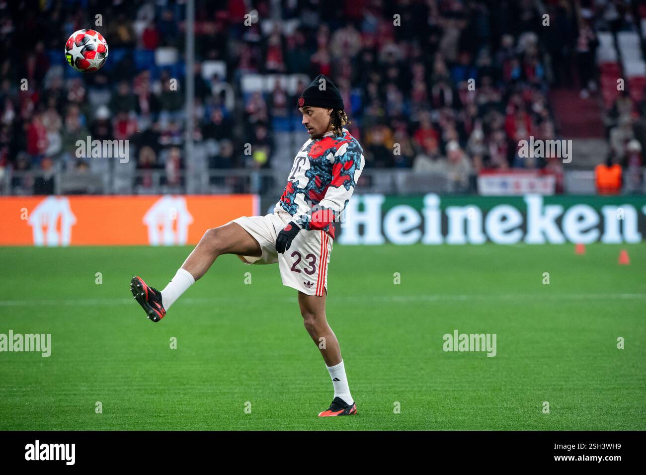 Sacha Boey (FC Bayern Muenchen, #23), GER, FC Bayern Muenchen vs. SK ...