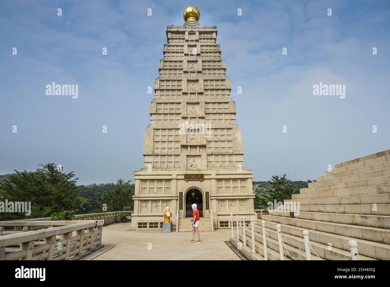 Pagode an der Haupthalle am Fo-Guang-Shan-Buddha-Museum, Tongling Rd ...