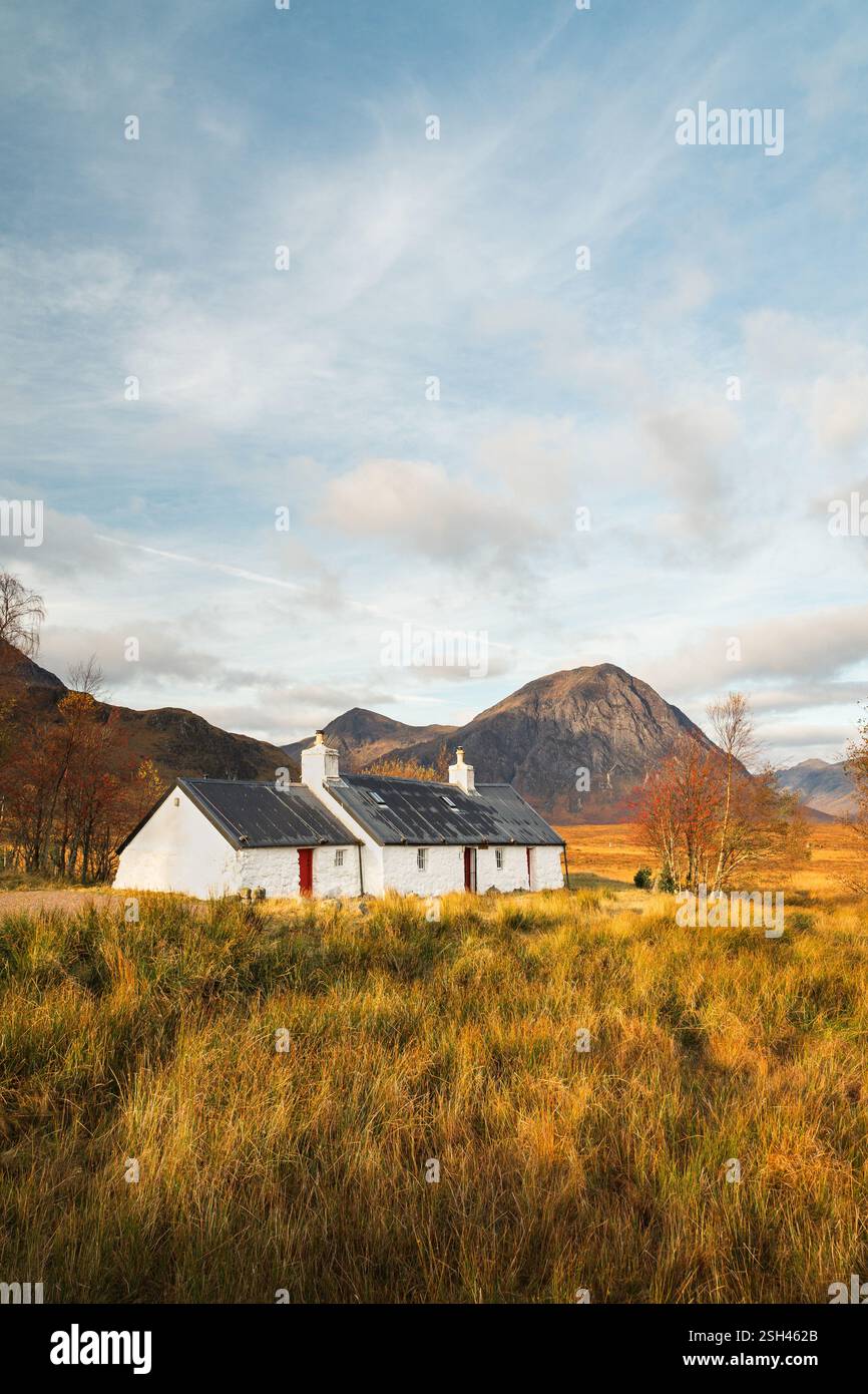 White cottage glen coe hi-res stock photography and images - Alamy