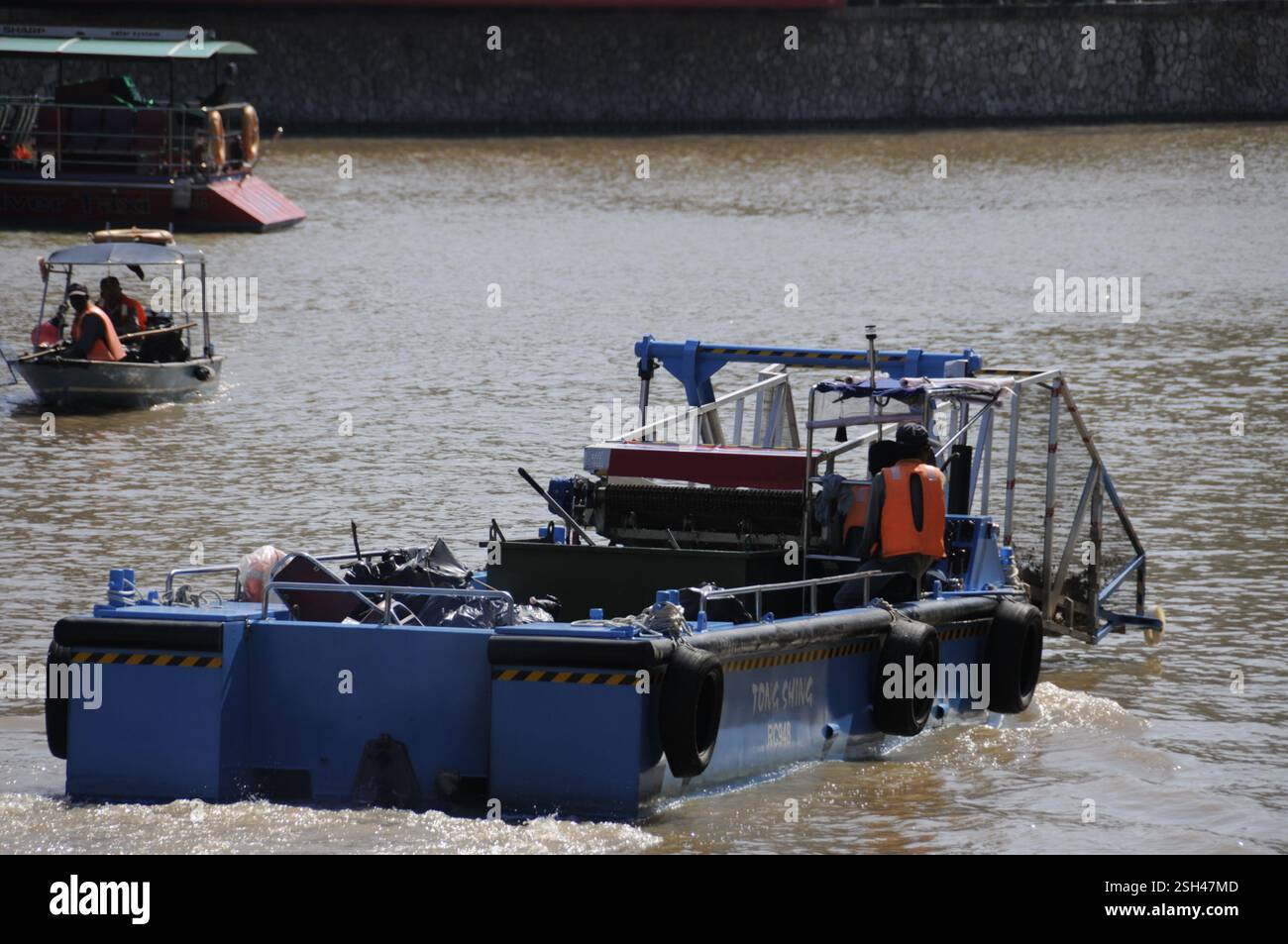 Singapore boat dredging hi-res stock photography and images - Alamy