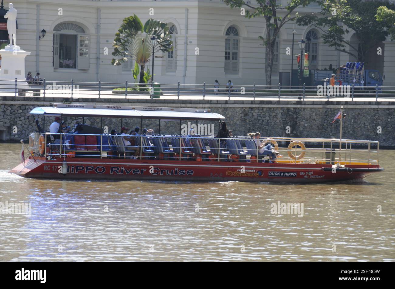 Singapore river cruiser hi-res stock photography and images - Alamy