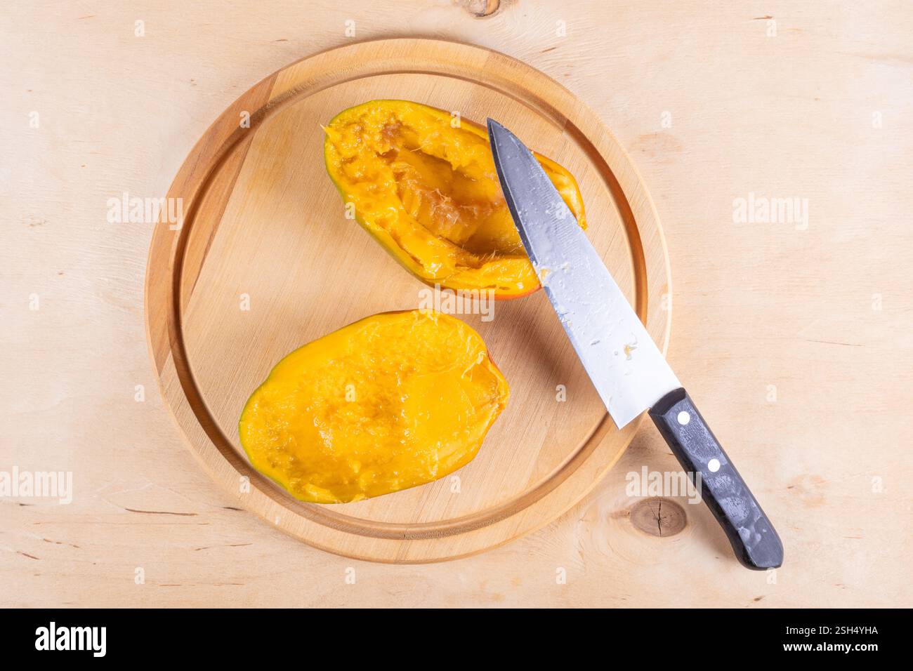Two halves mango knife hi-res stock photography and images - Alamy