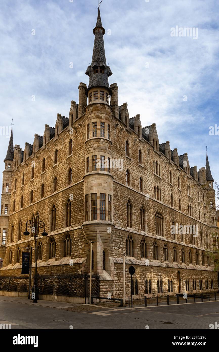 The angled view of Casa Botines. The building with modernist and gothic ...