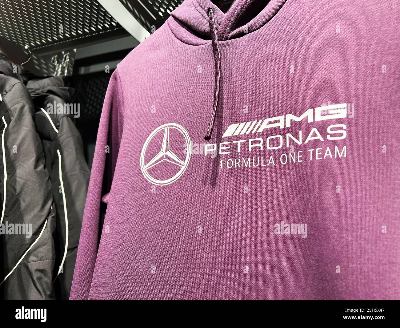 Mercedes formula 1 logo hi-res stock photography and images - Alamy